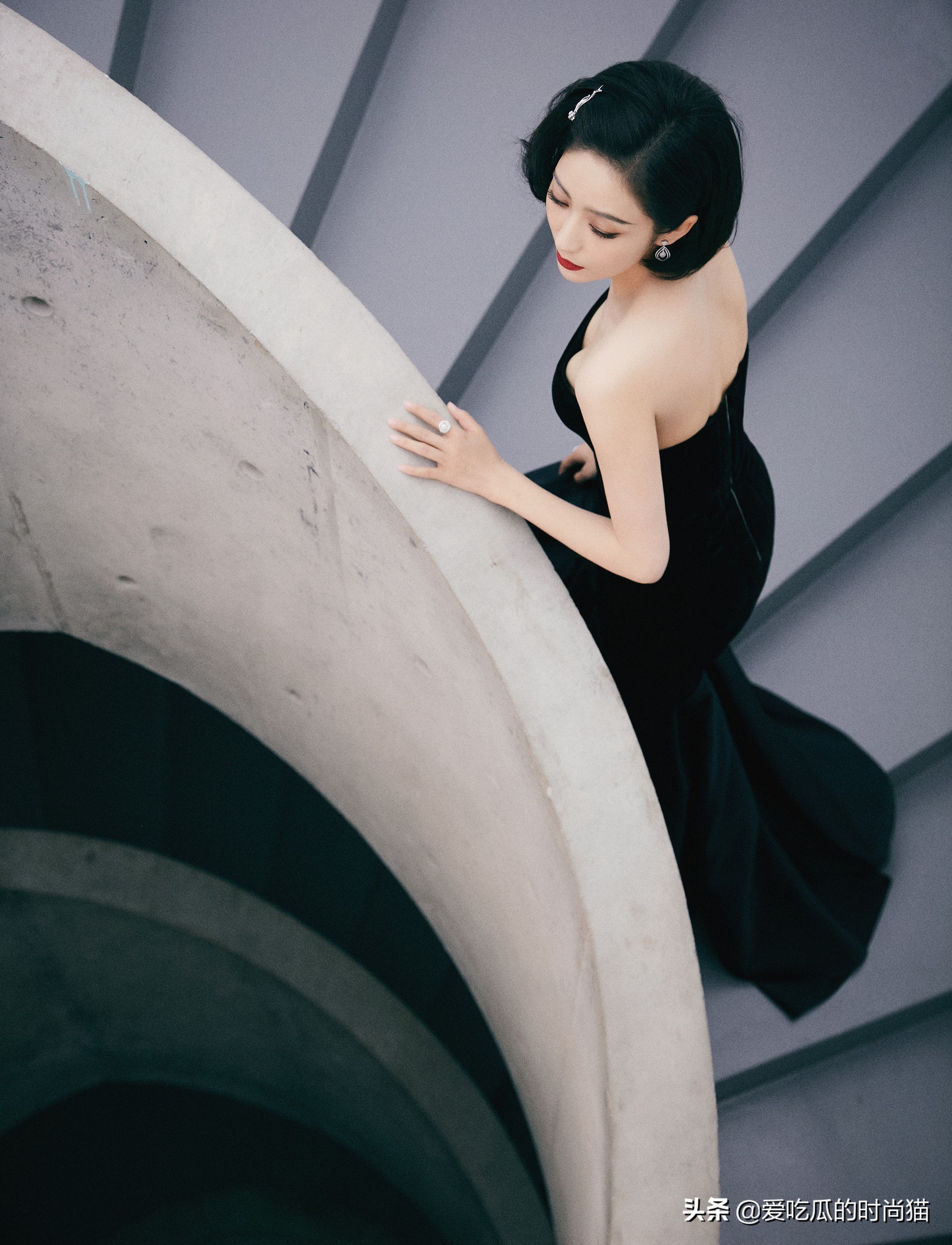 佟麗婭“復古抹胸束腰長裙”側顏回眸皆是明媚與溫柔 : fghfffのblog