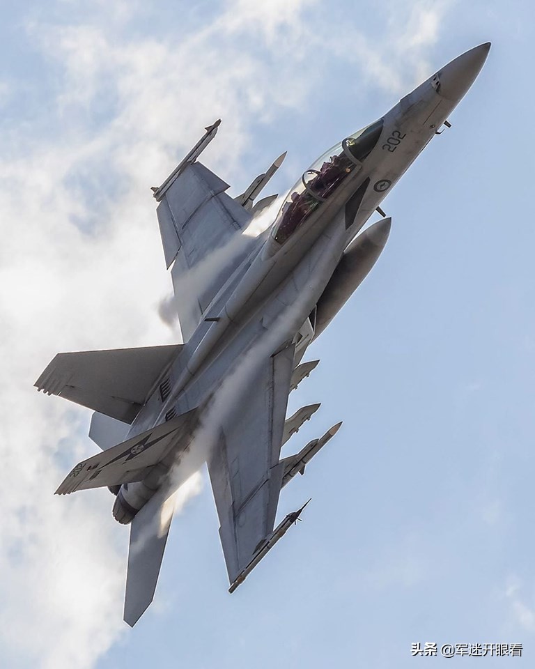 澳大利亚昆士兰riverfire 2019节日C17运输机F18战斗机地空穿越-今日头条